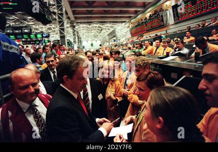 Futures traders at the Liffe exchange Stock Photo - Alamy