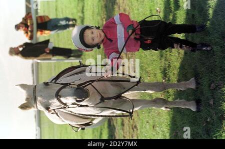 Lester Piggott's son Jamie Piggott with pony "Cabby" and mother Anna ...
