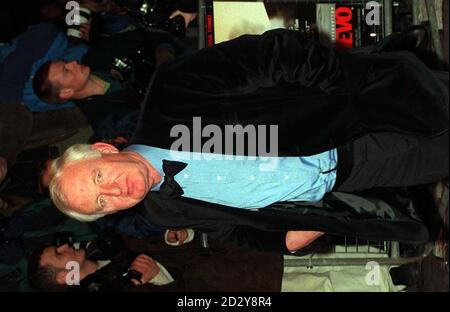 Michael Nicholson Film Welcome To Sarajevo (1997) Director: Michael ...