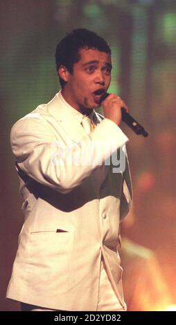 The singer Finley Quaye performing on stage to a 10,000-strong crowd at ...