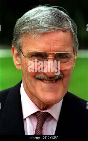 PA NEWS PHOTO 30/4/98 BBC TELEVISION CRICKET COMMENTATOR DAVID GOWER AT ...