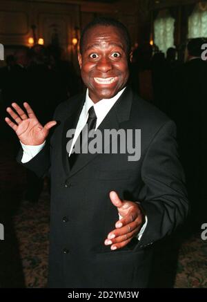 PA NEWS PHOTO 13/5/98 TELEVISION PRESENTER JENNY POWELL WITH THE LIVE ...