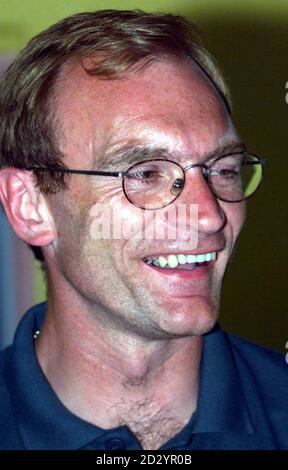 Scotland goalkeeper Jim Leighton in 1998 Stock Photo - Alamy
