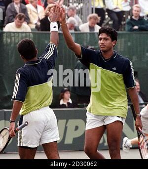 India's Mahesh Bhupathi, right, and Leander Paes cheer each other after ...