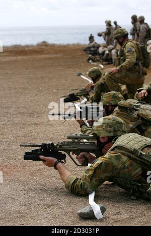 Members of the Australian Army and U.S. Marine Corps working together ...
