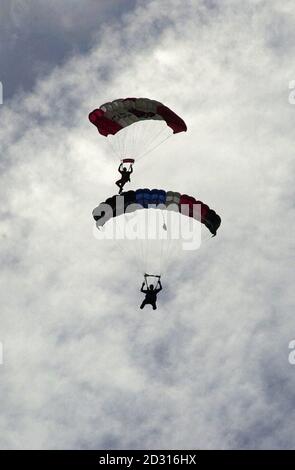 Red Devils Free Fall Parachute Team Farnborough International Airshow ...