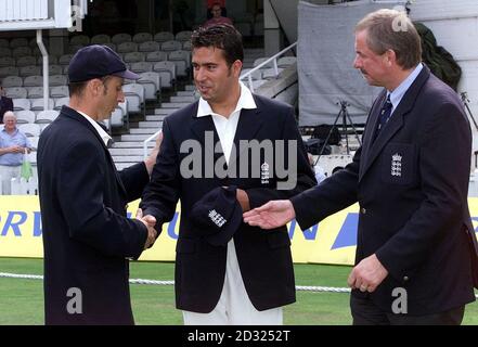 England captain Nasser Hussain at the presentation ceremony after ...