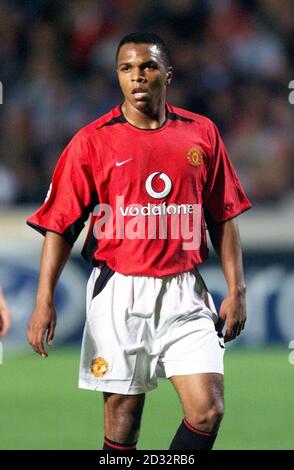 Quinton Fortune Manchester United. In action for Man Utd against Maccabi Haifa in the Champions League. THIS PICTURE CAN ONLY BE USED WITHIN THE CONTEXT OF AN EDITORIAL FEATURE. NO WEBSITE INTERNET