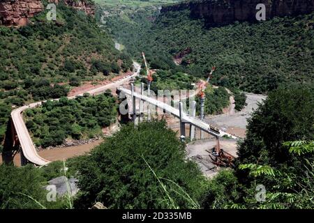 new bridge across Blue Nile, Ethiopia Stock Photo - Alamy