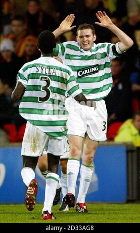 Celtic's Momo Sylla (r) celebrates his goal with teammate Shaun Maloney ...
