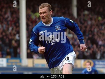 Everton's Duncan Ferguson celebrates scoring the second goal Stock ...