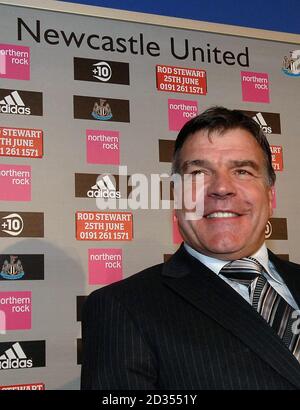 Newcastle United manager Sam Allardyce gives the thumbs up from the ...