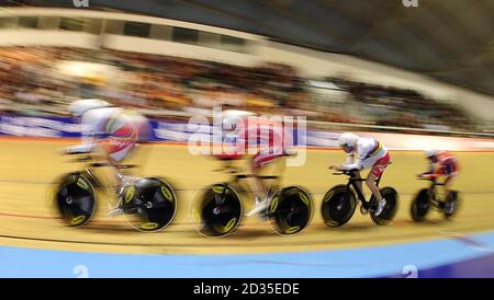 The GB men's Pursuit team of Rob Hayles, Peter Kennaugh, Chris Newton ...