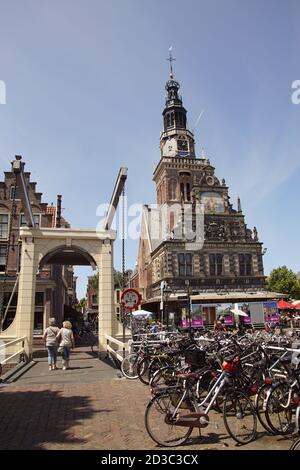 Weighing house with clock tower on bank of Mient canal in Alkmaar Stock ...