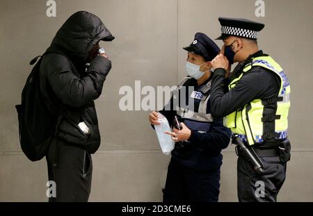 british transport police officer at kings cross rail station london ...