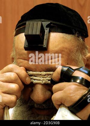 Just ahead of Yom Kippur religious Jews undergo flogging preserving ...