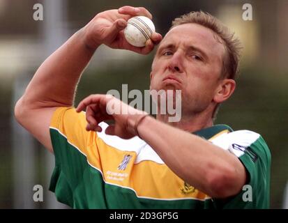 Allan Donald South African Fast bowler Cricket Stock Photo - Alamy
