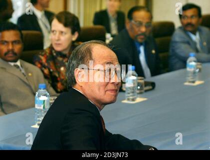 HAKONE, Japan - Anton Balasingham (L), chief negotiator of Sri Lanka's ...