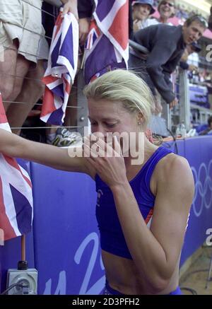 Olympic gold medalist Stephanie Cook (left) wins the gold individual ...