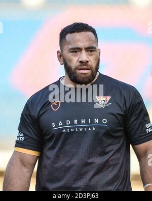 Suaia Matagi (10) of Huddersfield Giants heads in to the tackle of Jack ...