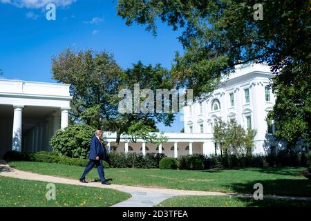 President Donald Trump departs the Oval Office to board Marine One en ...