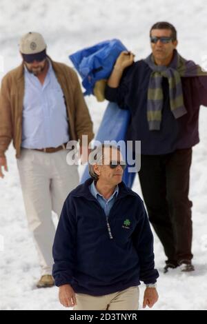 Survivors of the Uruguayan plane crash in the Andes in the fuselage of ...