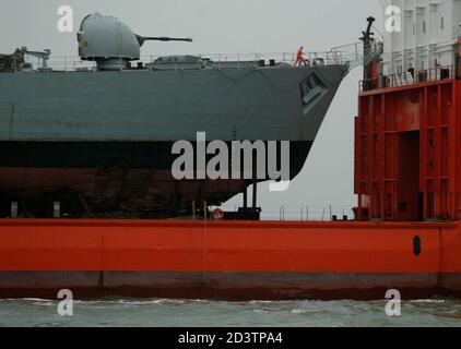 HMS NOTTINGHAM ARRIVES INTO PORTSMOUTH NAVAL BASE. PIC MIKE WALKER ...