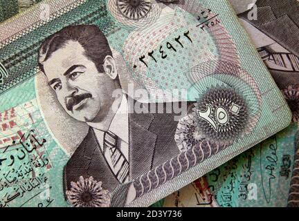 Saddam Hussein portrait on 25 dinars Iraq banknote macro, money closeup ...