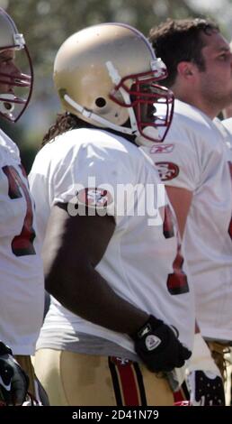 San Francisco 49ers offensive lineman Scott Gragg, wraps Christmas ...