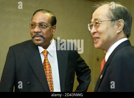HAKONE, Japan - Anton Balasingham (L), chief negotiator of Sri Lanka's ...