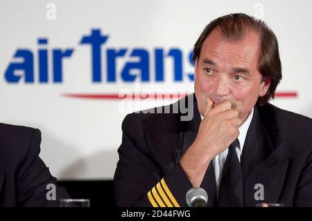 Air Transat Airbus 330 Landing at Pearson Airport Stock Photo - Alamy