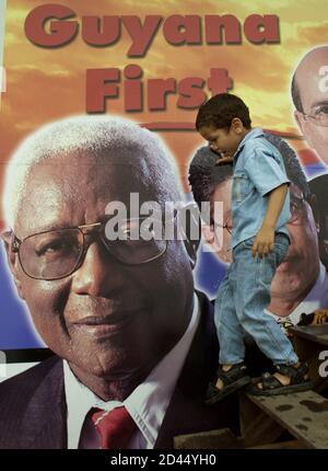 DESMOND HOYTE PRESIDENT OF GUYANA 21 April 1992 Stock Photo - Alamy