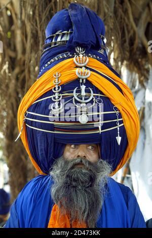 Nihang warrior turban, Hola Mohalla, Hola festival, Anandpur Sahib ...