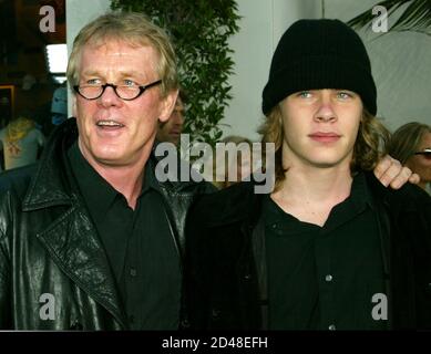 THE HULK (2003) NICK NOLTE, ERIC BANA HULK 001-029 Stock Photo - Alamy