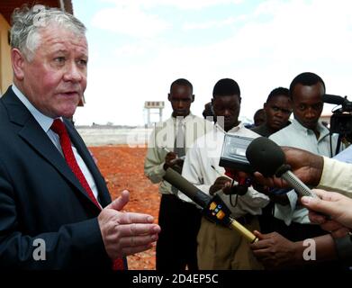 Armed Forces Minister, Adam Ingram addresses Commandos bound for ...