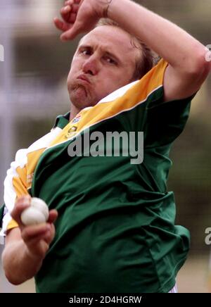 Allan Donald South African Fast bowler Cricket Stock Photo - Alamy