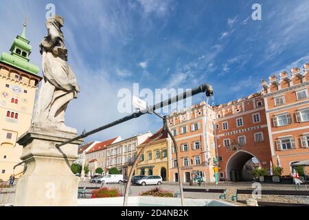 Retz: Hauptplatz (main square) with fountain, town hall, house ...