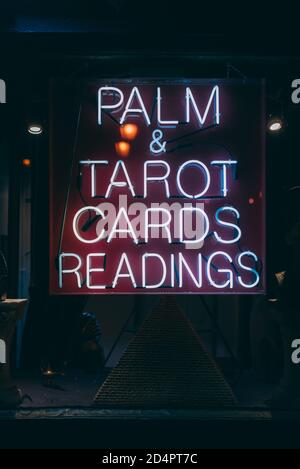 Tarot Cards Readings Neon Sign Stock Photo - Alamy