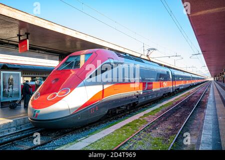 Frecciarossa, italy's high speed train at the station Termini in Rome ...