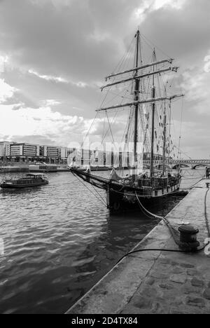 THE 1916 TREE MAST SCHOONER "LA BOUDEUSE" IN PARIS RIVER SEINE - PARIS ...