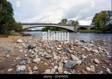 Aboyne Bridge over the River Dee Stock Photo - Alamy