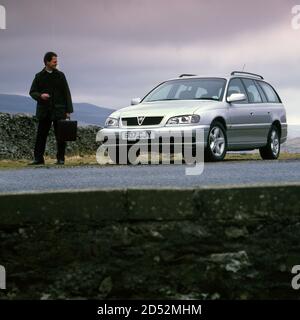 Vauxhall Omega estate car 2000 Stock Photo - Alamy