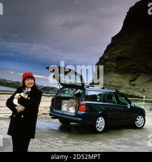 Vauxhall Vectra V6 estate car 2000 Stock Photo - Alamy