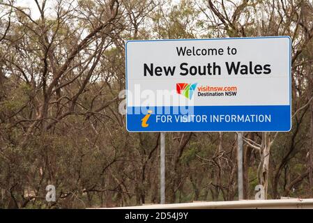 Australian sign at state border Welcome to Victoria Stock Photo - Alamy