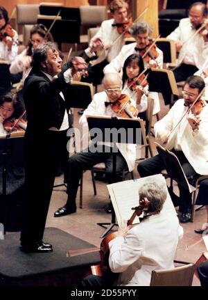 Zubin Mehta, Pinchas Zukerman, Itzhak Perlman, 1979 Stock Photo - Alamy