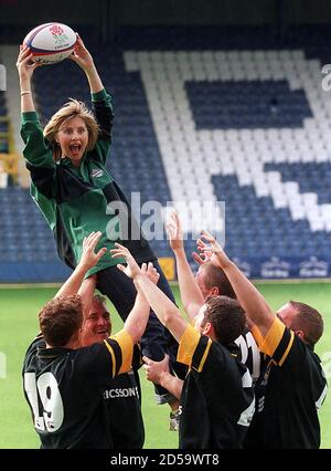 Julia Carling wife of England rugby captain Will Carling arrives home ...