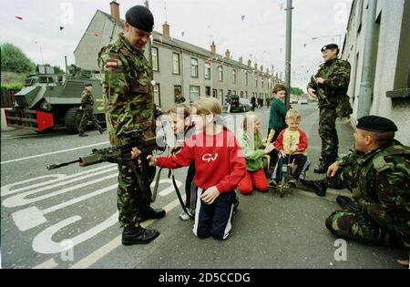 Drumcree standoff 2 Stock Photo - Alamy