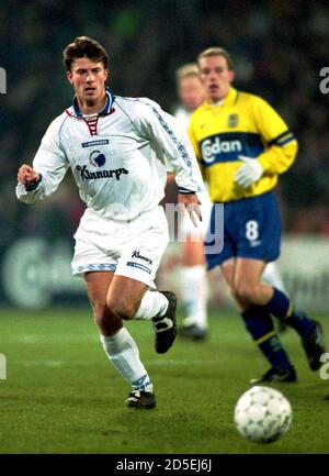 BRIAN LAUDRUP DENMARK & AC MILAN FC 16 October 1993 Stock Photo - Alamy