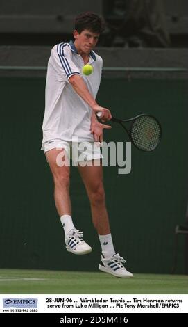 Tim Henman returns a serve from Nick Baglin Stock Photo - Alamy