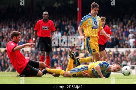 Alan Kimble, Wimbledon tackles Dennis Wise, Chelsea Stock Photo - Alamy